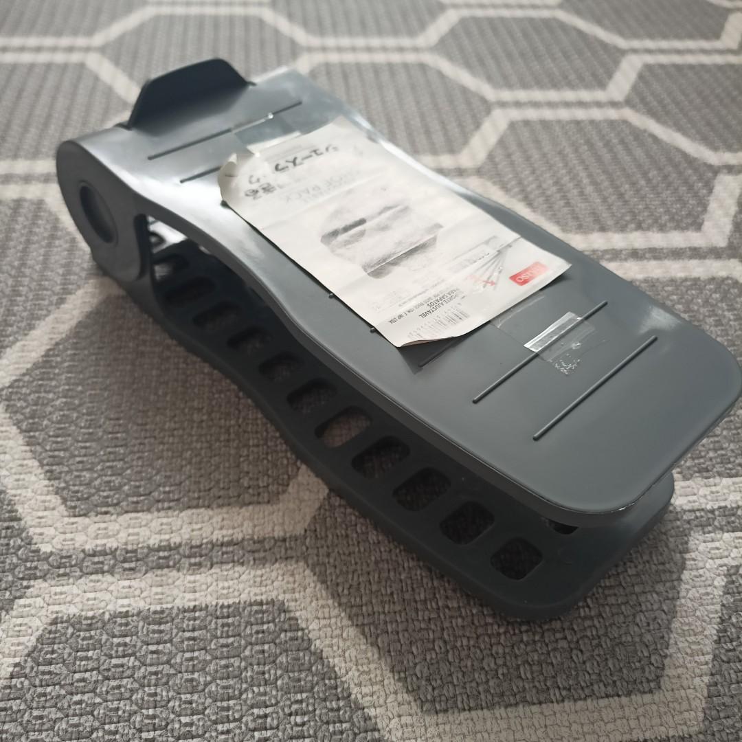 Daiso adjustable shoe rack, Serba Serbi, Others di Carousell