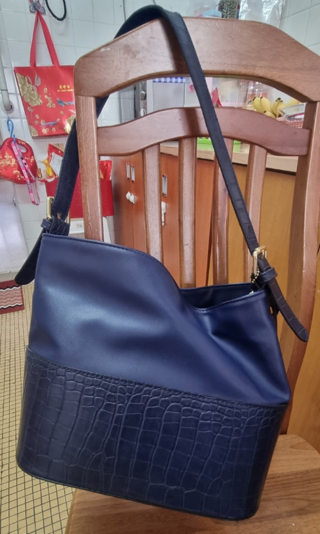 Mel&Co Bucket Bag (Navy), Women's Fashion, Bags & Wallets, Shoulder ...