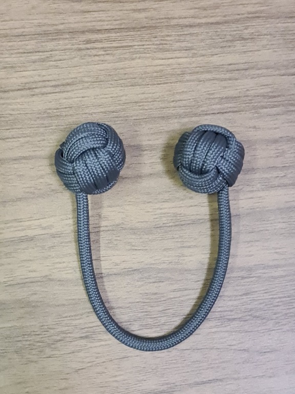 Paracord begleri fidget toy, Hobbies & Toys, Stationery & Craft ...