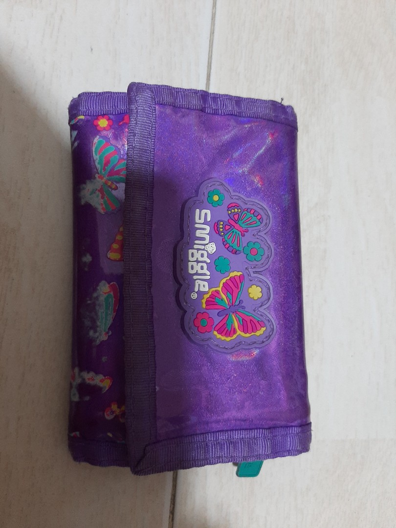 Smiggle wallet, Babies & Kids, Babies & Kids Fashion on Carousell