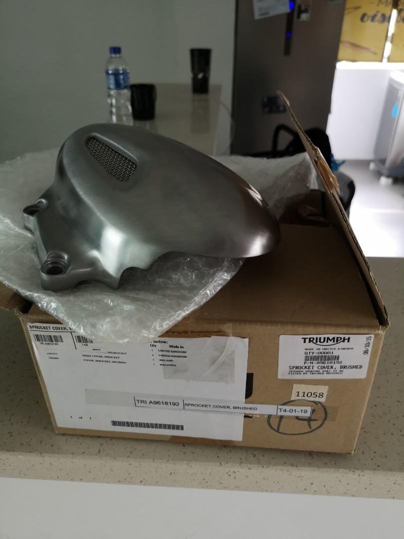 Triumph engine cover set (Watercooled), Motorcycles, Motorcycle ...