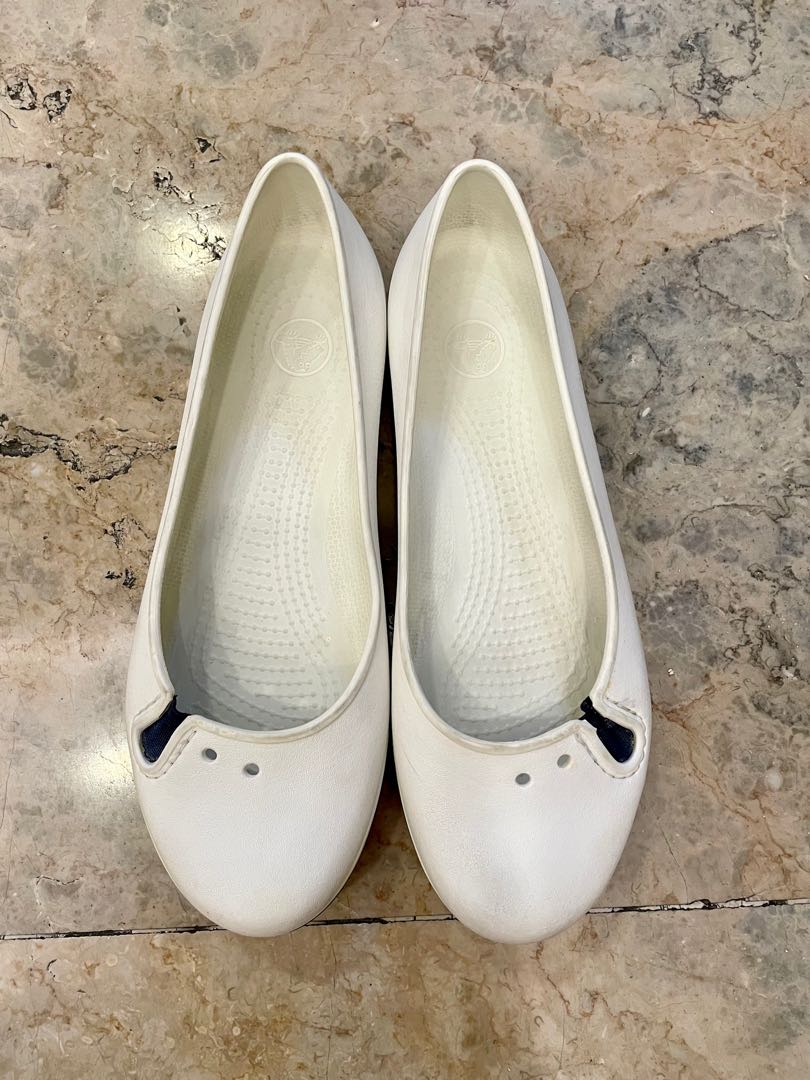 Crocs flats, Women's Fashion, Footwear, Flats & Sandals on Carousell
