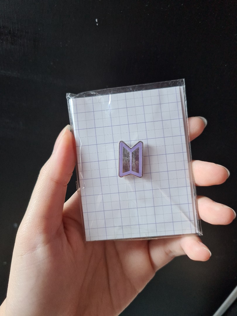 OFFICIAL BTS BADGE LOGO 02 VER., K-Wave di Carousell