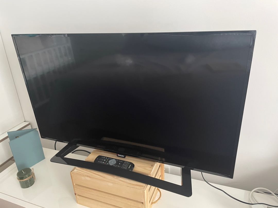 Philips 35’’, TV & Home Appliances, TV & Entertainment, TV on Carousell