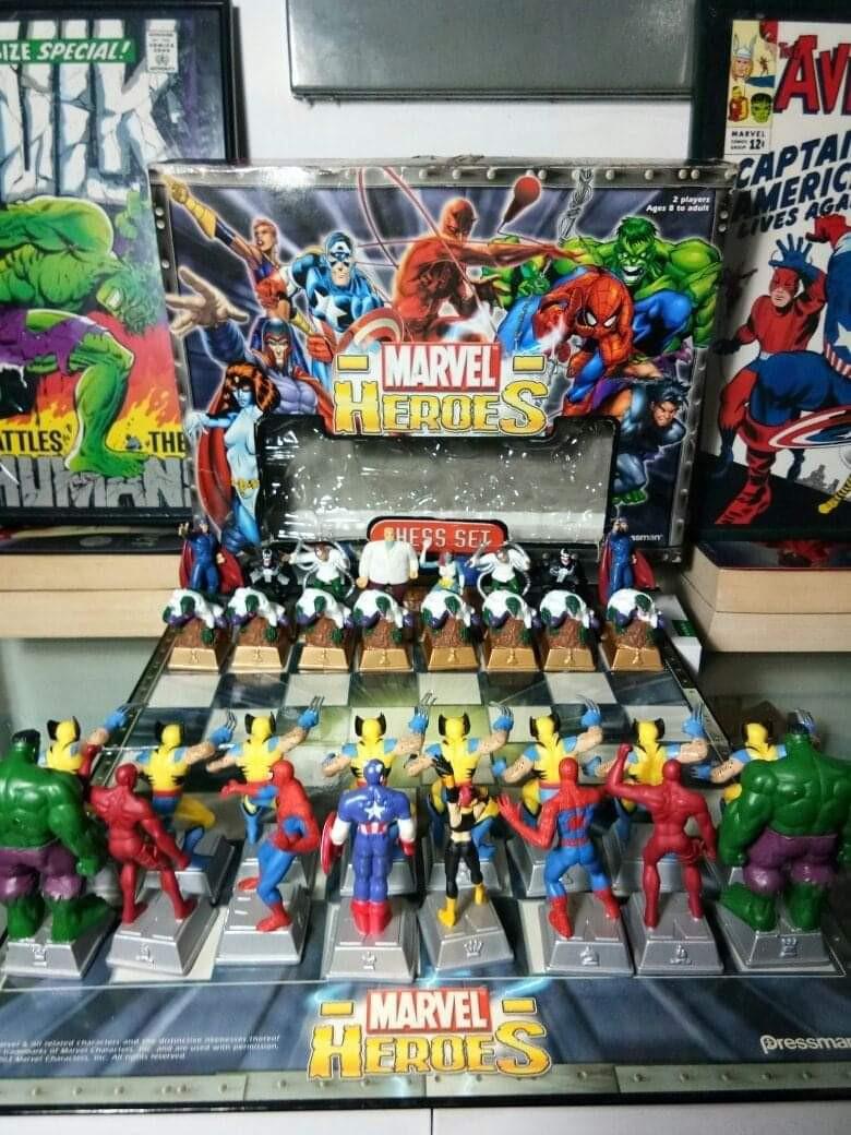 Pressman Marvel Comics Heroes 32 Piece Chess Set Captain America Hulk ...