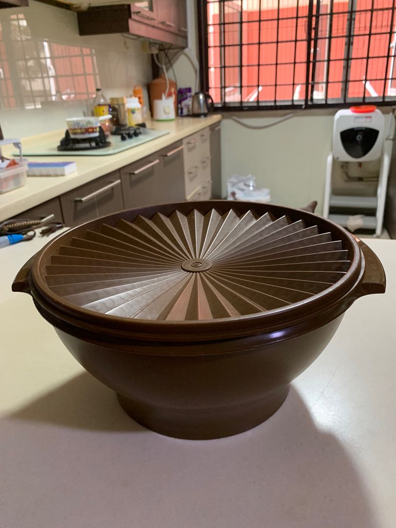 Tupperware salad/food container, Furniture & Home Living, Kitchenware ...