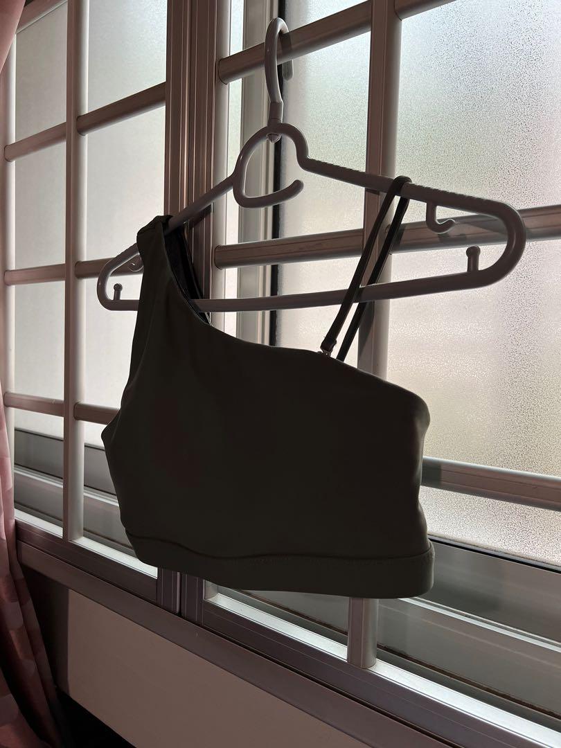 Vivre Toga Sports Bra, Women's Fashion, Activewear on Carousell