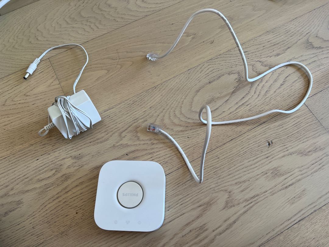 飛利浦 Philips Hue Bridge v1 + Hue White * 2, 傢俬＆家居, 燈飾及風扇, 燈飾 - Carousell