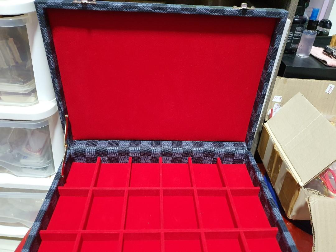 Amulet box for 18 amulets 6cm x 4 cm, Hobbies & Toys, Memorabilia ...