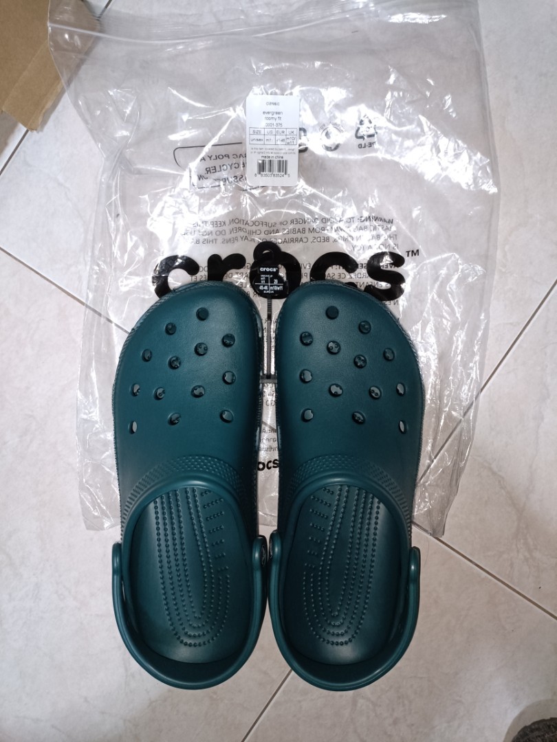 Crocs Classic Evergreen, Men's Fashion, Footwear, Flipflops and Slides ...
