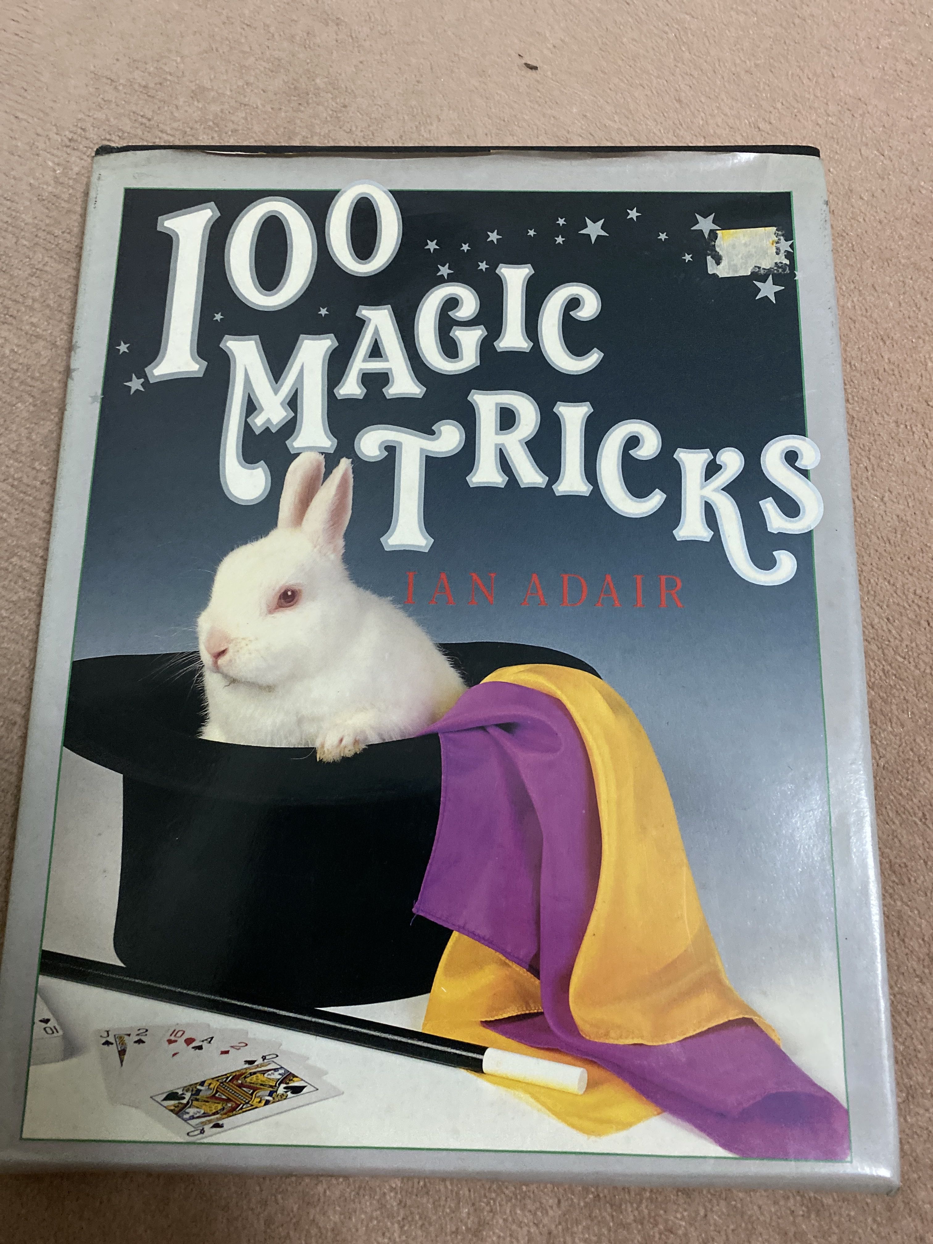 Book of 100 Magic Tricks, Hobbies & Toys, Books & Magazines, Comics & Manga on Carousell