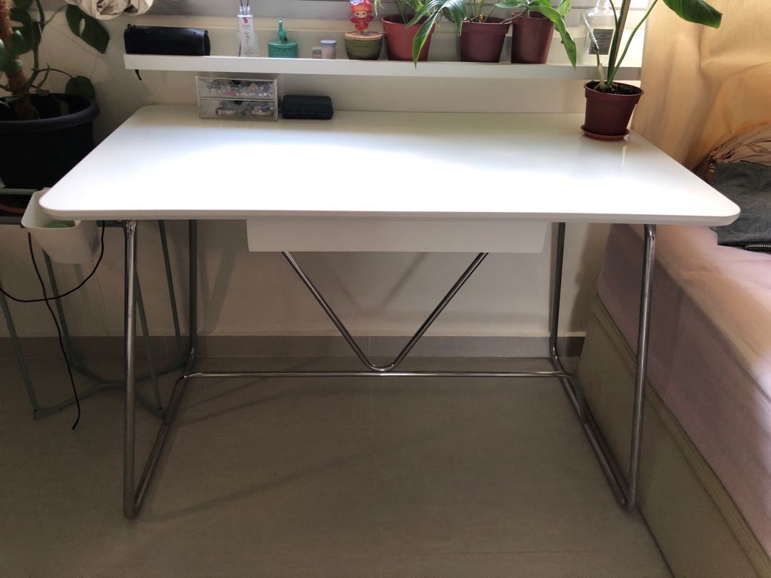 Calligaris Duke White Desk, Furniture & Home Living, Furniture, Tables ...