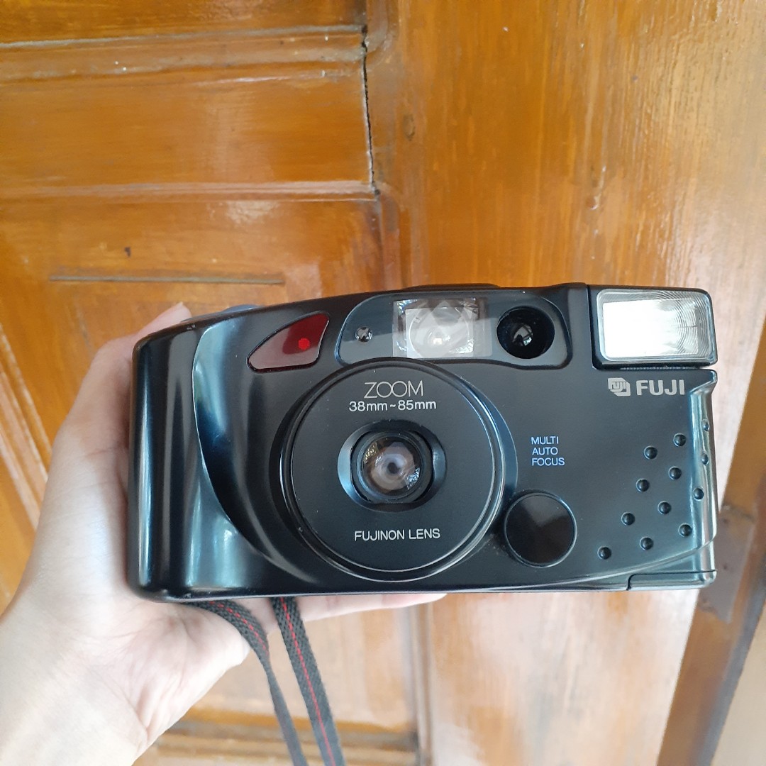 Fuji Zoom Cardia 950 Date 35mm Point and Shoot Film Camera, Photography, Cameras on Carousell