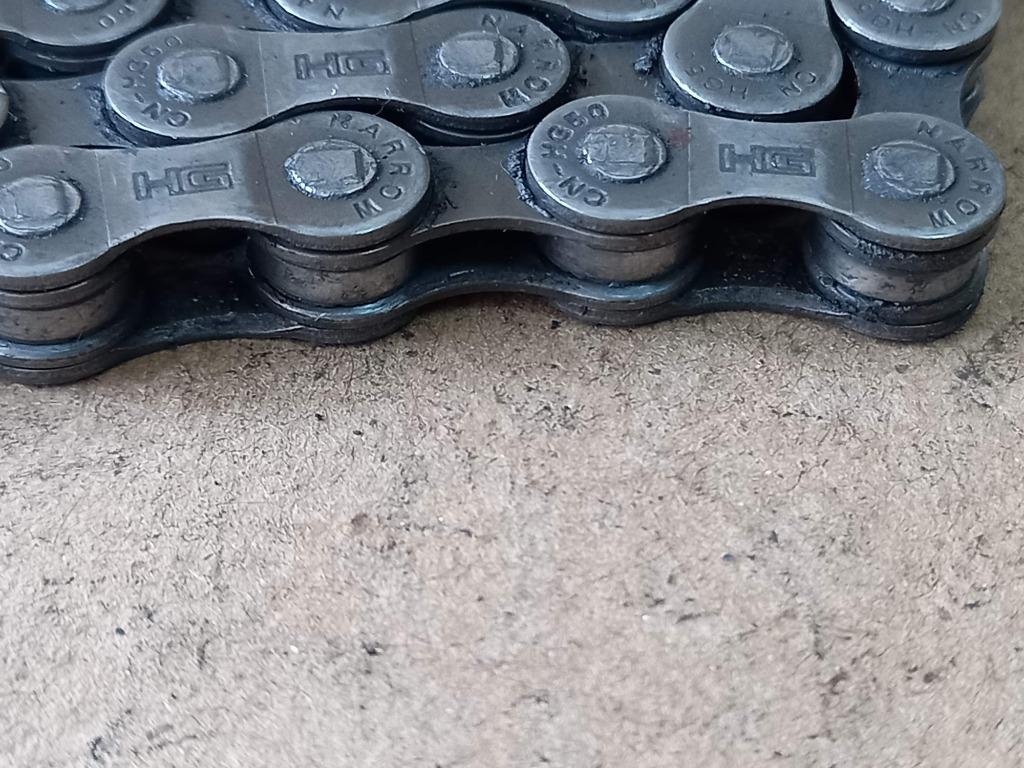 Shimano CN-HG50 NARROW 單車鏈條 約130cm, 運動產品, 單車及配件, 單車 - Carousell