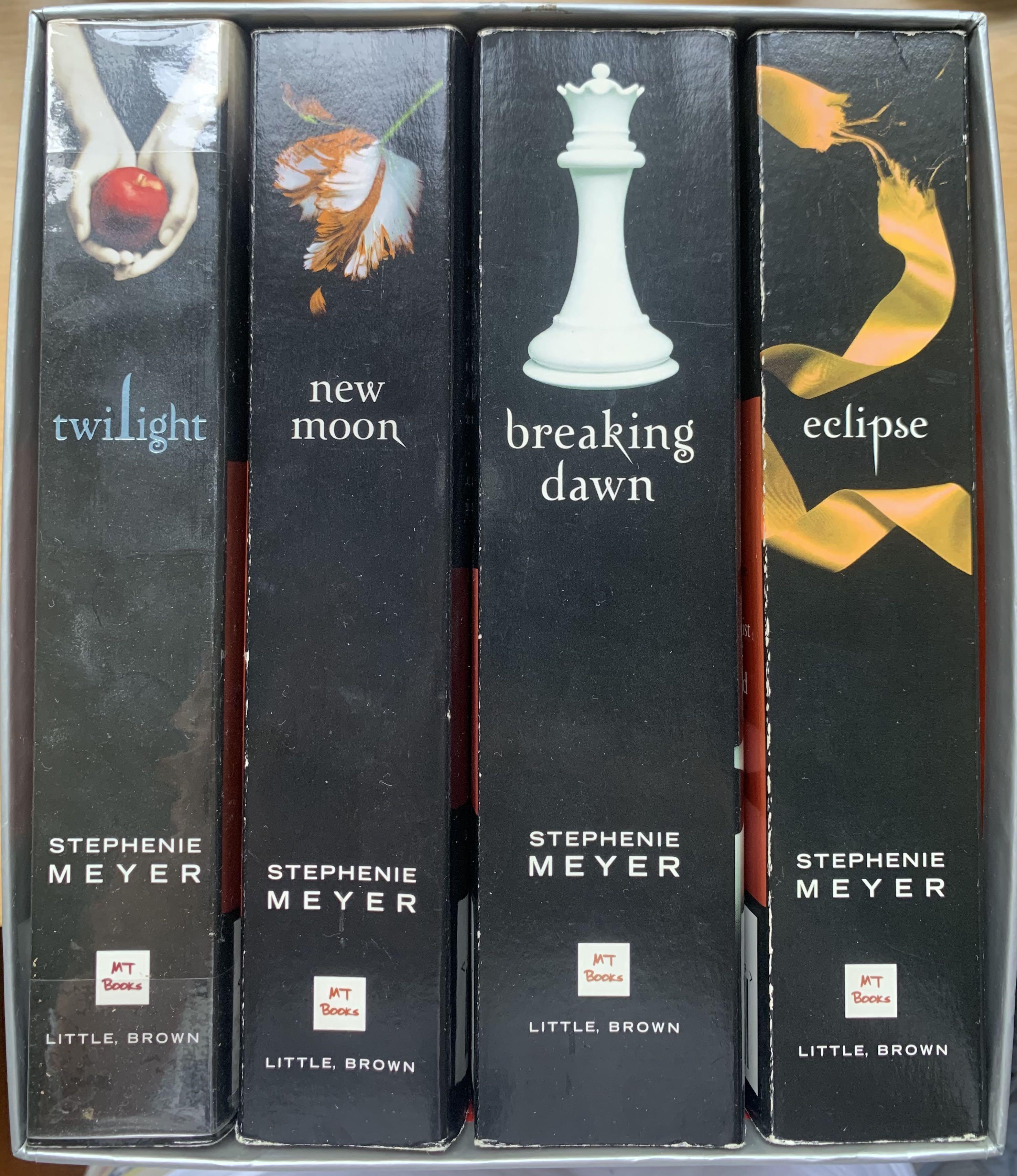 Twilight book series boxed set, Hobbies & Toys, Books & Magazines ...