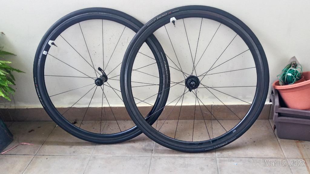 Giant SLR1 30mm carbon wheelset rim break, Sports Equipment, Bicycles ...