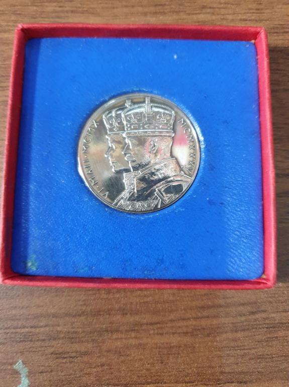King George V Silver Jubilee Medal/Medallion (1935). In fantastic condition in original box ...