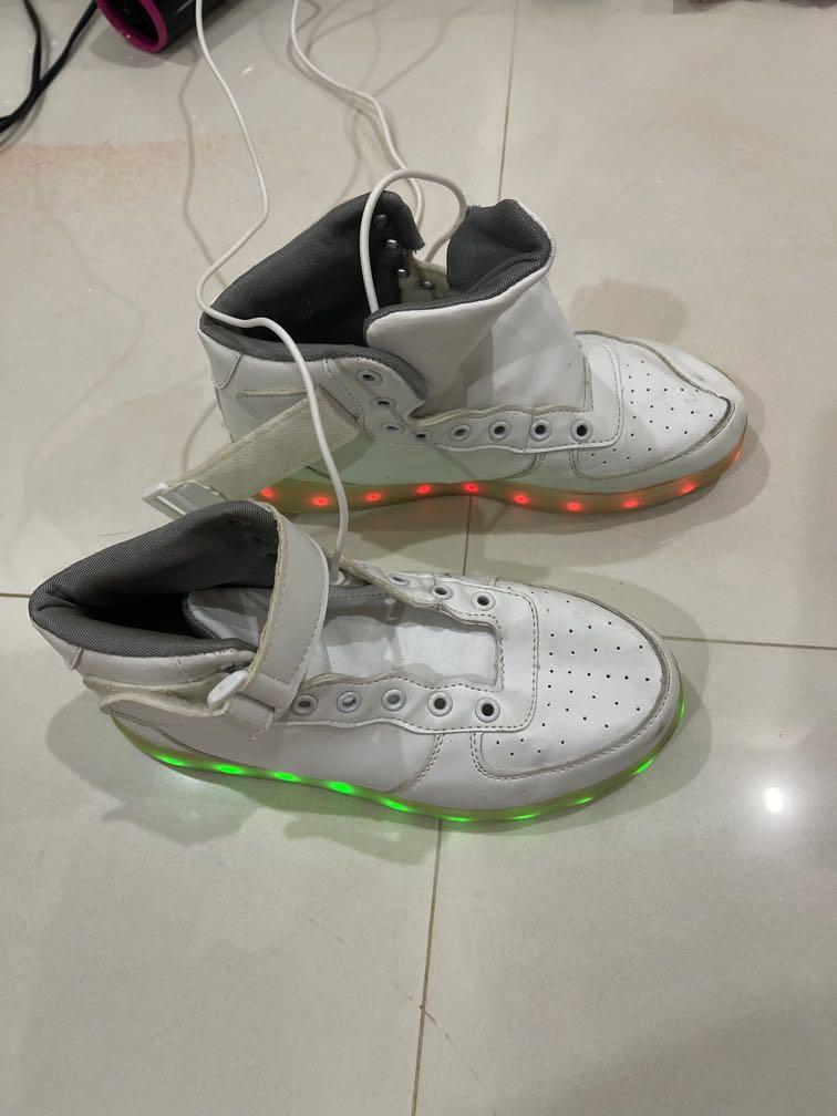 Lightning Shoes, Women's Fashion, Footwear, Sneakers on Carousell