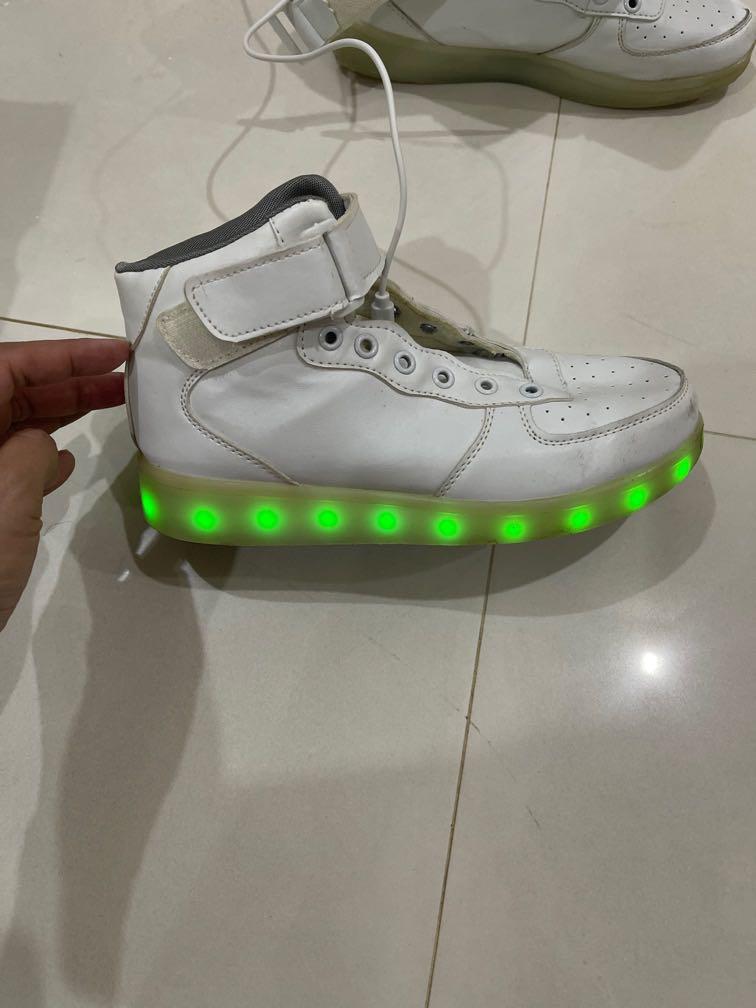 Lightning Shoes, Women's Fashion, Footwear, Sneakers on Carousell