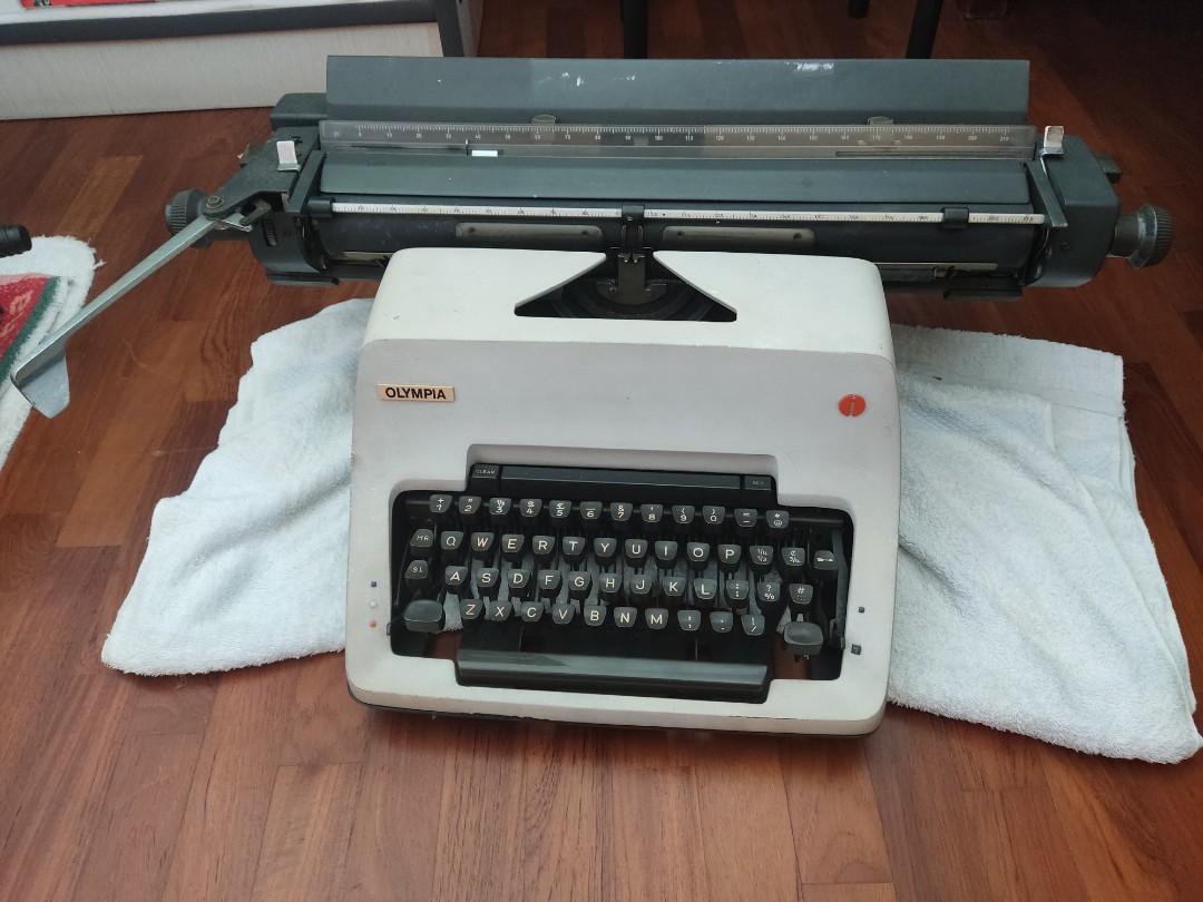 Olympia typewriter model SG3, Hobbies & Toys, Memorabilia ...