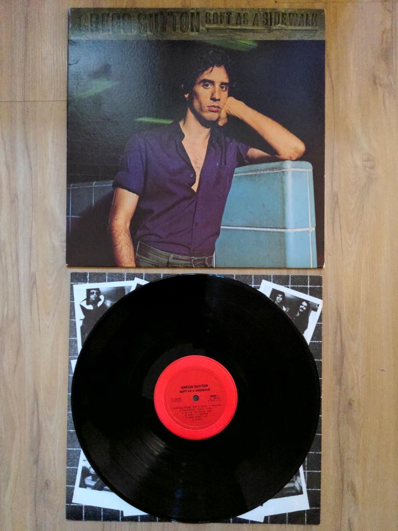[舊版日版] Gregg Sutton 12寸LP黑膠唱片 專輯大碟 Soft as a Side Walk (JC 36036), 興趣及 ...