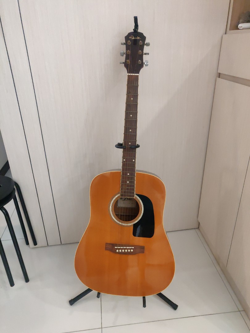 Aria Acoustic Guitar with Stand and Capo, Hobbies & Toys, Music & Media ...