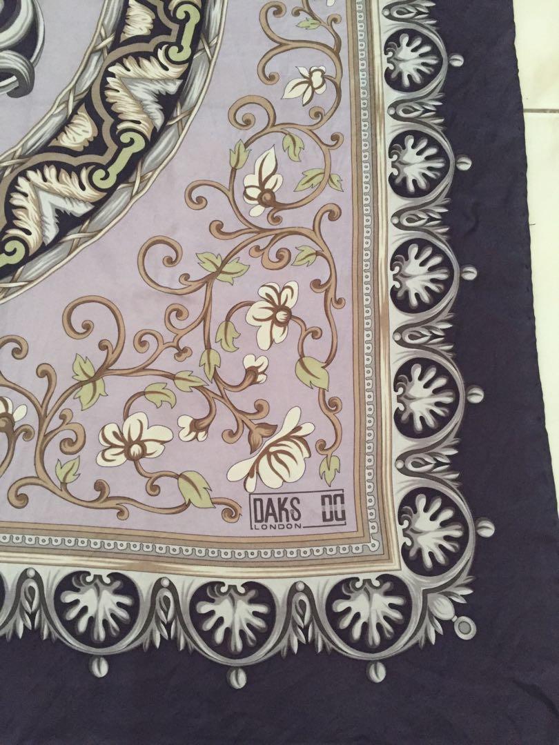 daks scarf, Women's Fashion, Watches & Accessories, Scarves on Carousell