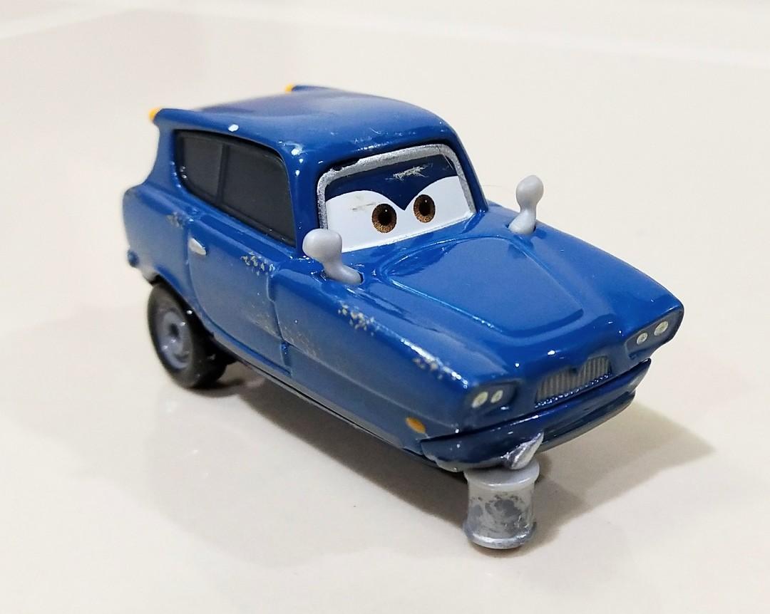 Disney Pixar CARS 2 Movie Tomber with storage paint chips n minor paint ...