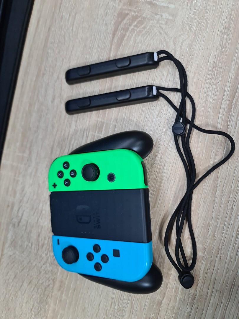 Nintendo Switch Joycon Original w Hand Grip and Strap, Video Gaming ...