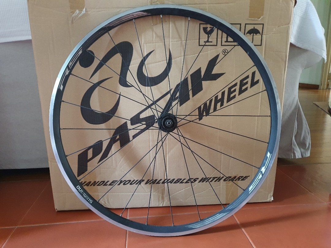 Specialized Axis classic wheel front, shimano rs rear wheel. Road ...