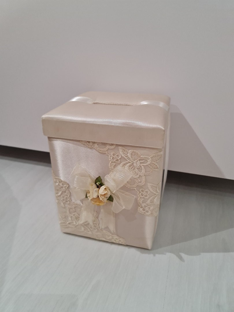 Wedding ang pow box, Women's Fashion, Jewelry & Organisers, Accessory ...