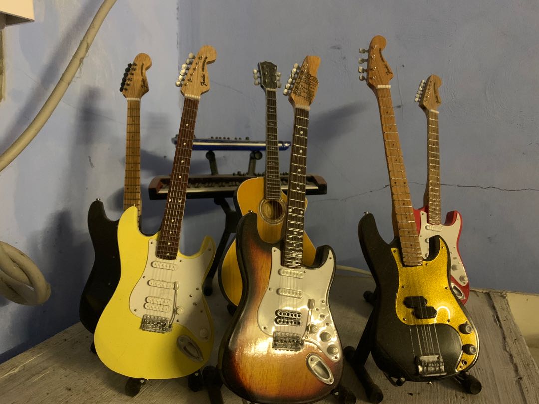 Day6 miniature guitars and keyboard, Hobbies & Toys, Music & Media ...
