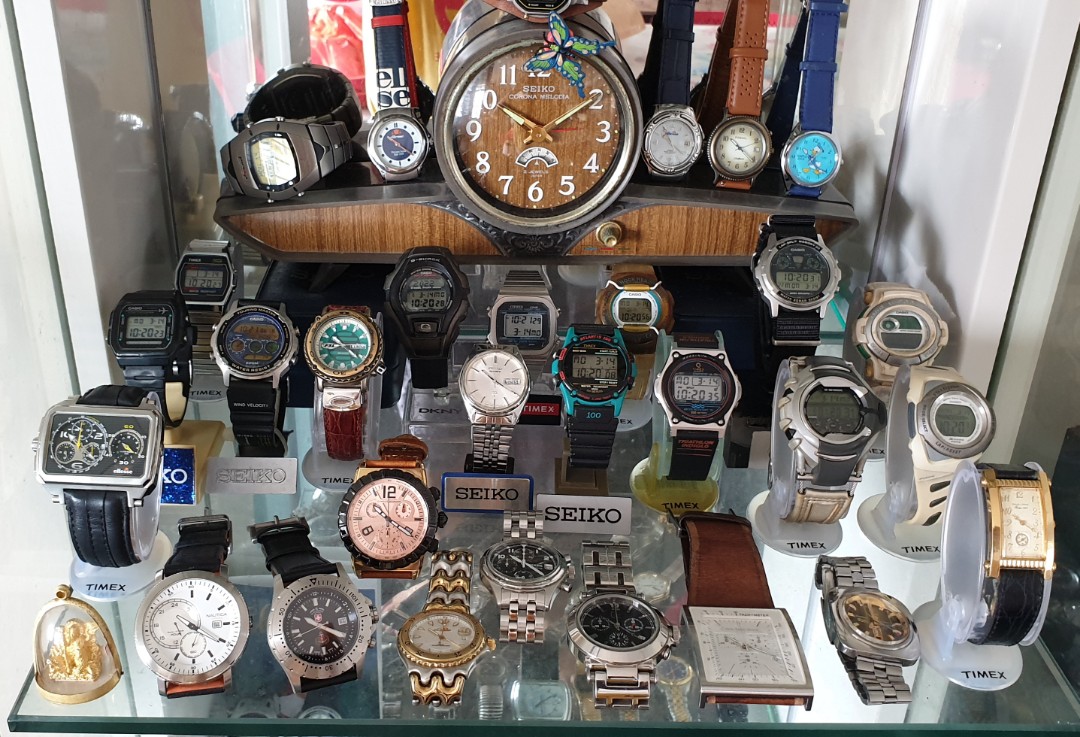 Old school vintage digital watch. Casio citizen seiko ellesse nautica ...