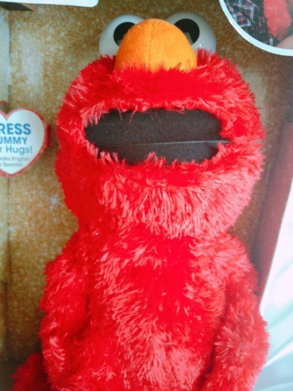 Sesame Street Love to Hug Elmo Talking, Singing, Hugging 14", Hobbies ...