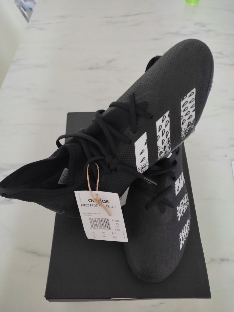 Boot bola/kasut bola ADIDAS PREDATOR on Carousell