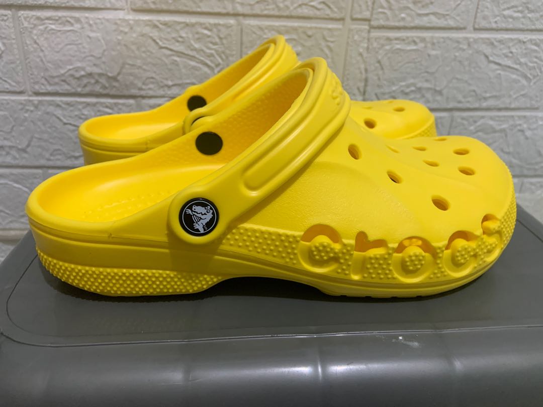 Crocs Lemon, Men's Fashion, Footwear, Slippers & Slides on Carousell