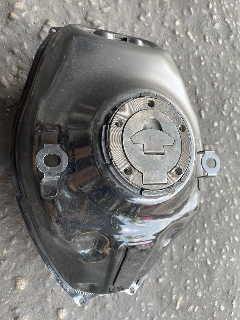 Yamaha R25 original oil tank, Motorbikes on Carousell