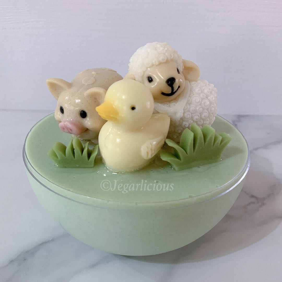 Customised Agar Small Farm Globecake, Food & Drinks, Homemade Bakes on ...