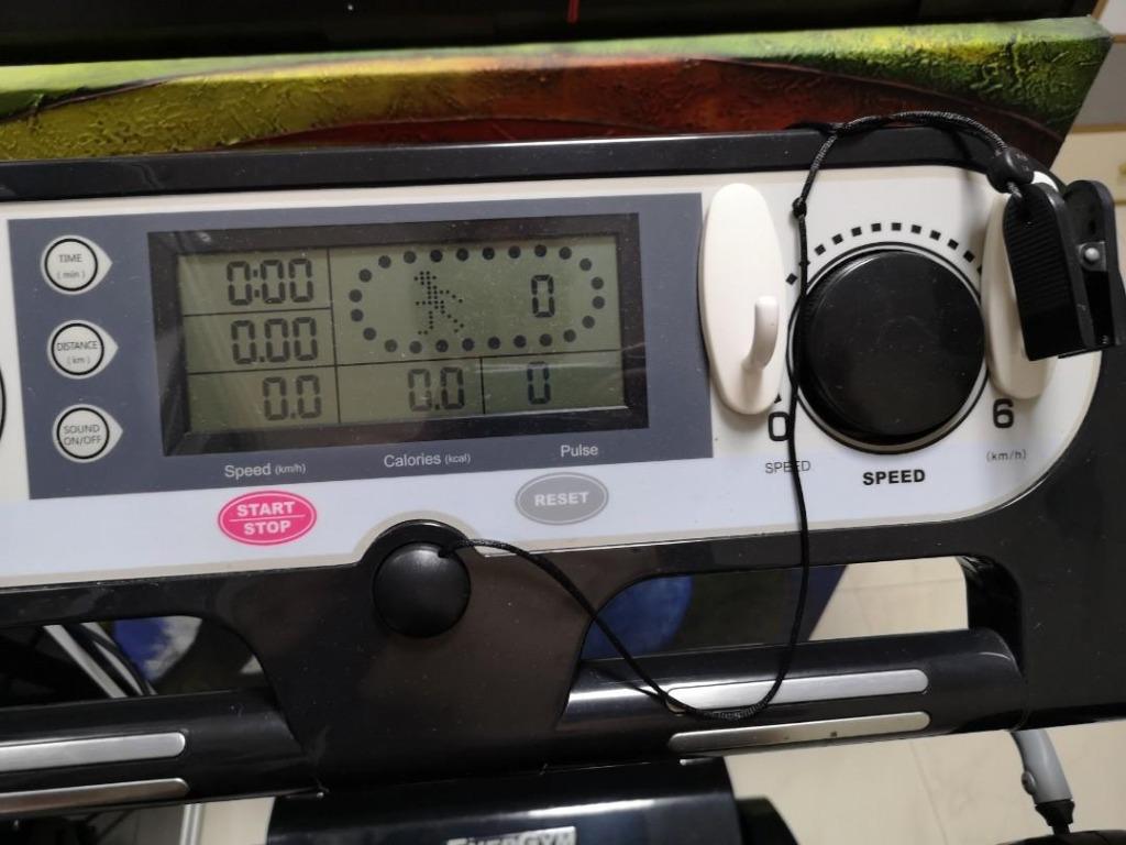 iRunner 摺合式跑步機 健身器材, 運動產品, 運動與健身, 運動與健身 - 有氧健身器材 - Carousell