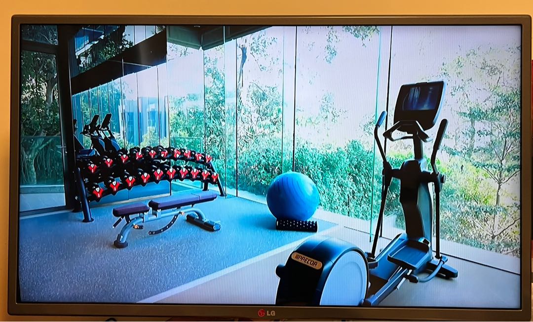 LG LED 32 inch TV with wall mount rack, 家庭電器, 電視 & 其他娛樂, 電視 - Carousell