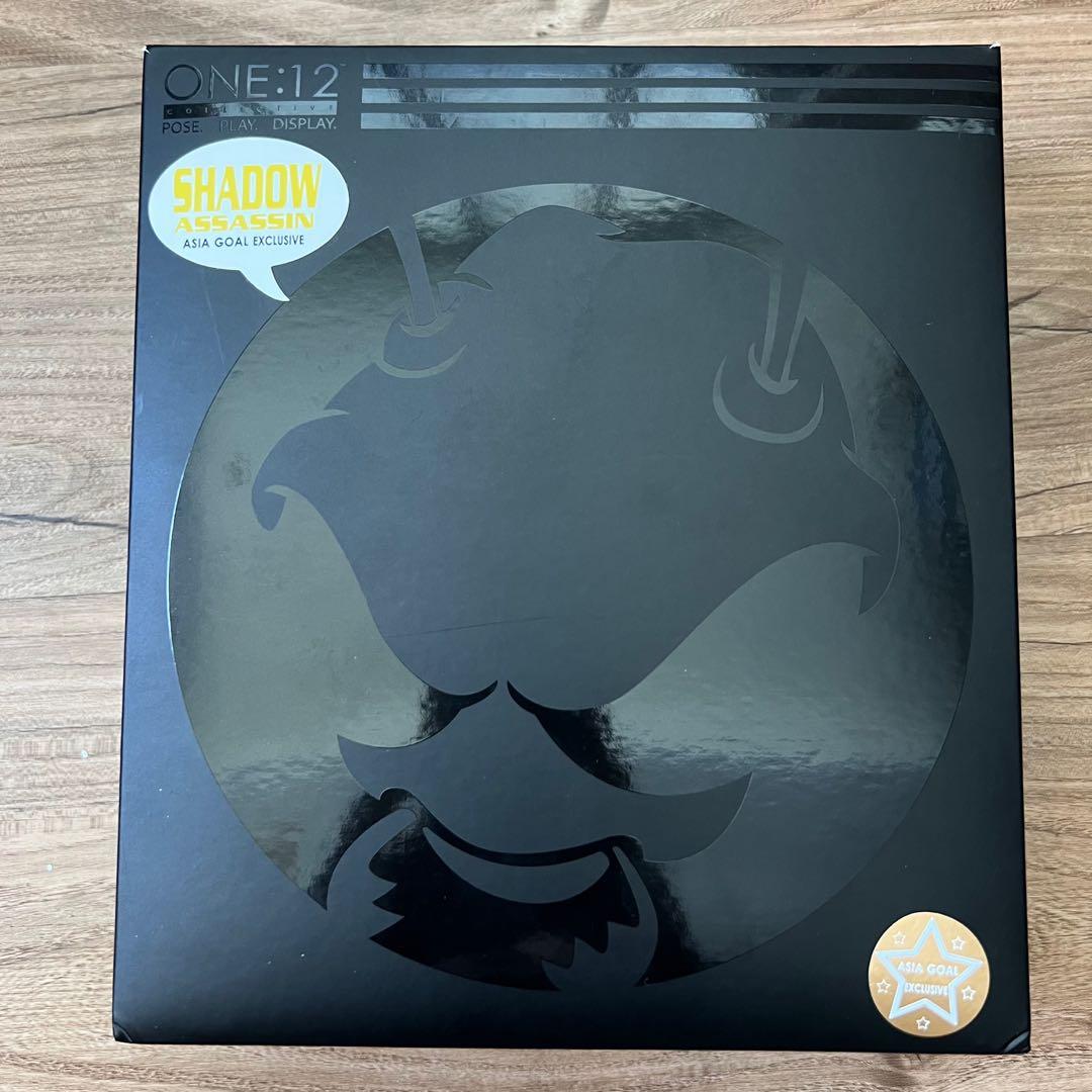 Mezco Shadow Assassin Gomez white/black and Roach with Golden Head ...