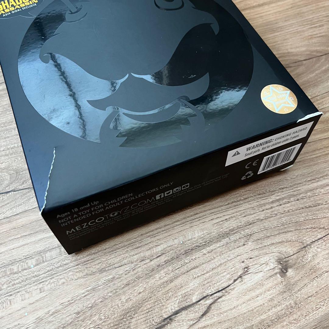 Mezco Shadow Assassin Gomez white/black and Roach with Golden Head ...