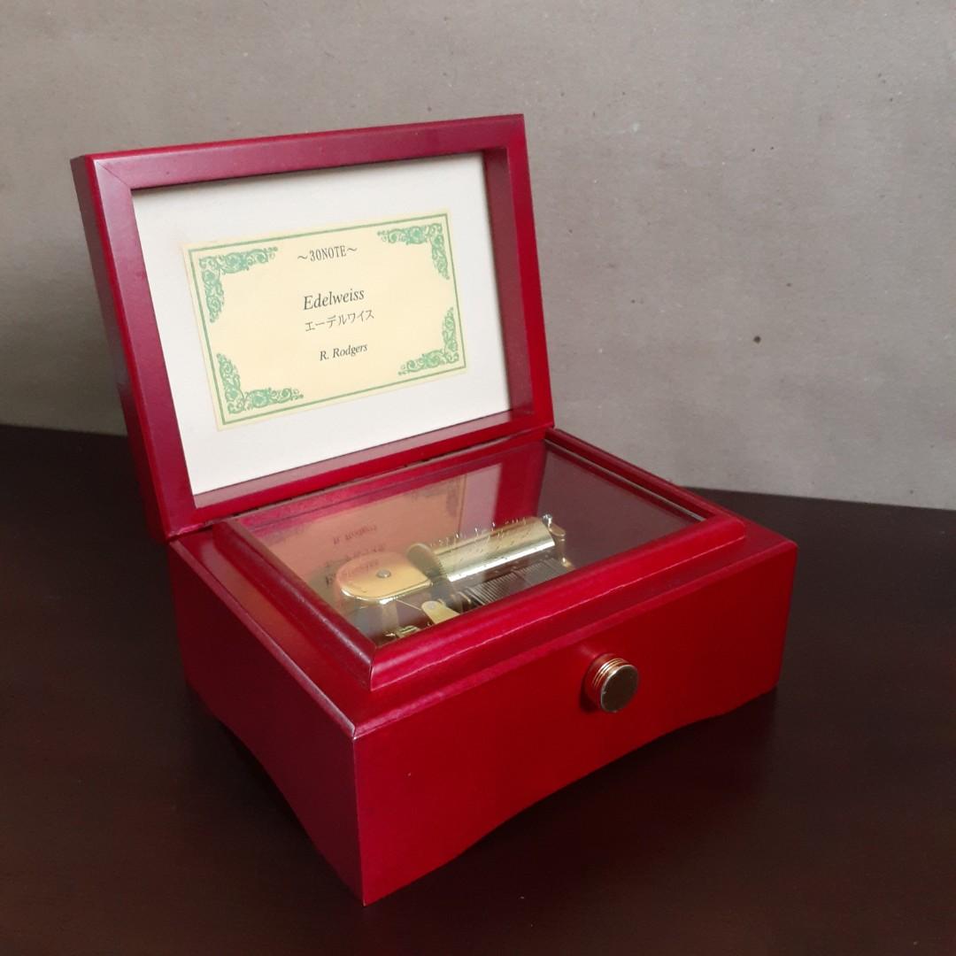 Sankyo Orpheus 30 note luxury music box Edelweiss tune, Hobbies & Toys ...
