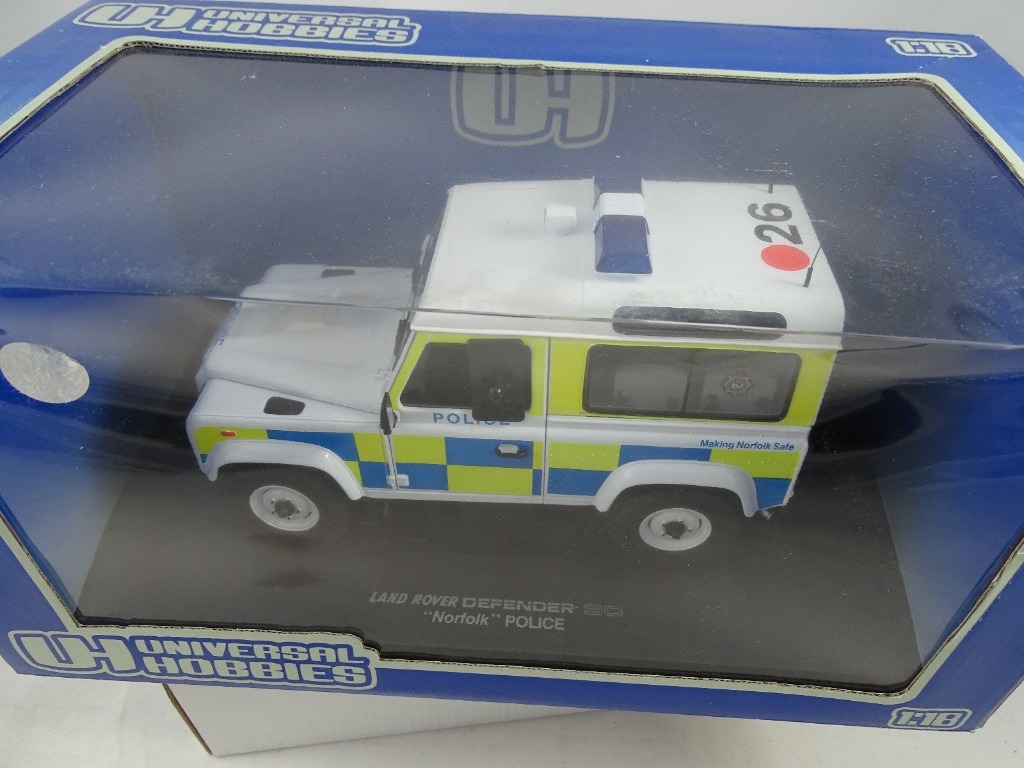 1/18 scale Land Rover Defender 90 UK Police version, Hobbies & Toys ...