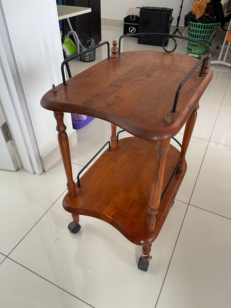 Meja troli mini beroda, Furniture & Home Living, Furniture on Carousell