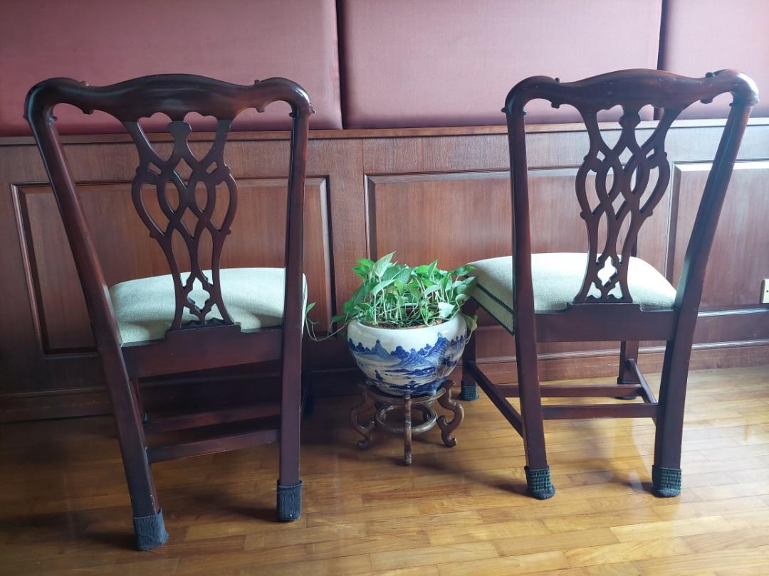 Well proportioned Chippendale-style Georgian Round Dining Table ...