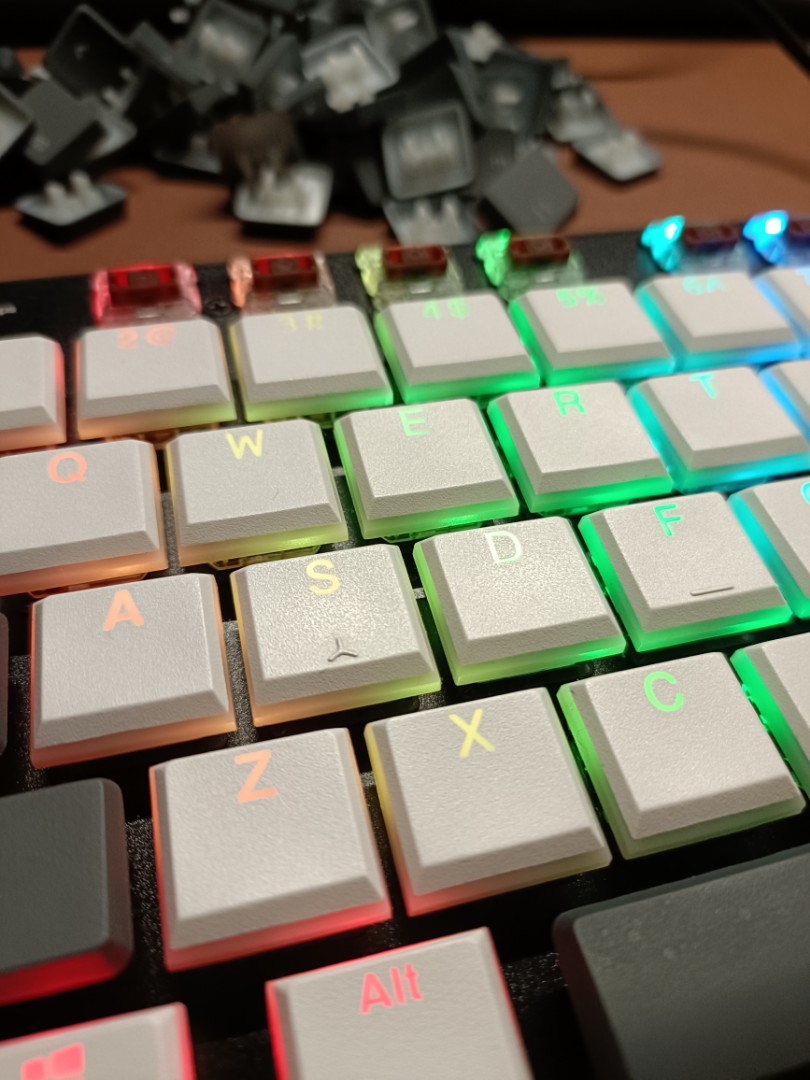 White shine through low profile keycaps, Computers & Tech, Parts ...