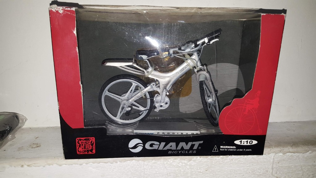 全新絕版 GIANT 捷安特 2002 PRODIGY DX 限量模型 1:10, 體育器材, 自行車及配件, 單車在旋轉拍賣