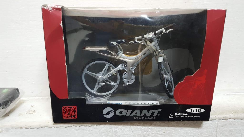 全新絕版 GIANT 捷安特 2002 PRODIGY DX 限量模型 1:10, 體育器材, 自行車及配件, 單車在旋轉拍賣