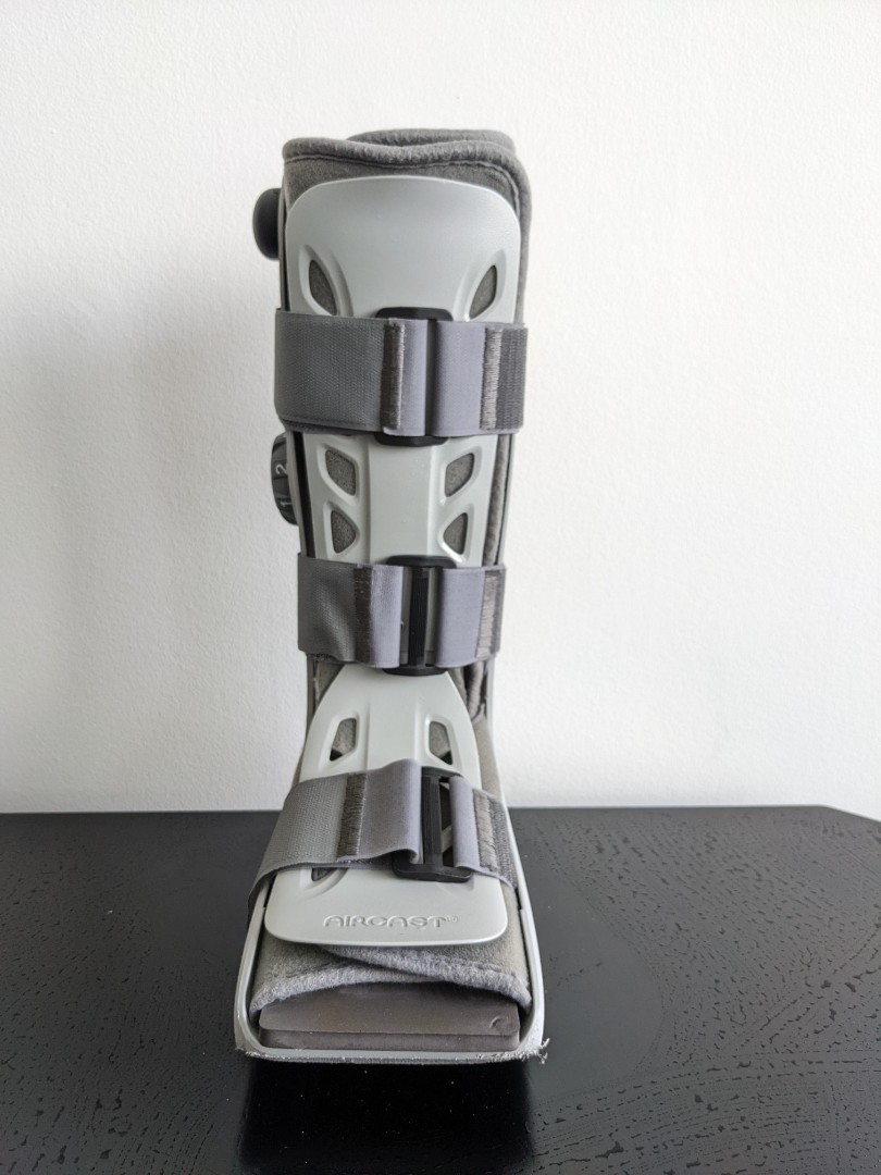 Aircast Airselect Cast Boot Walker, Health & Nutrition, Assistive ...